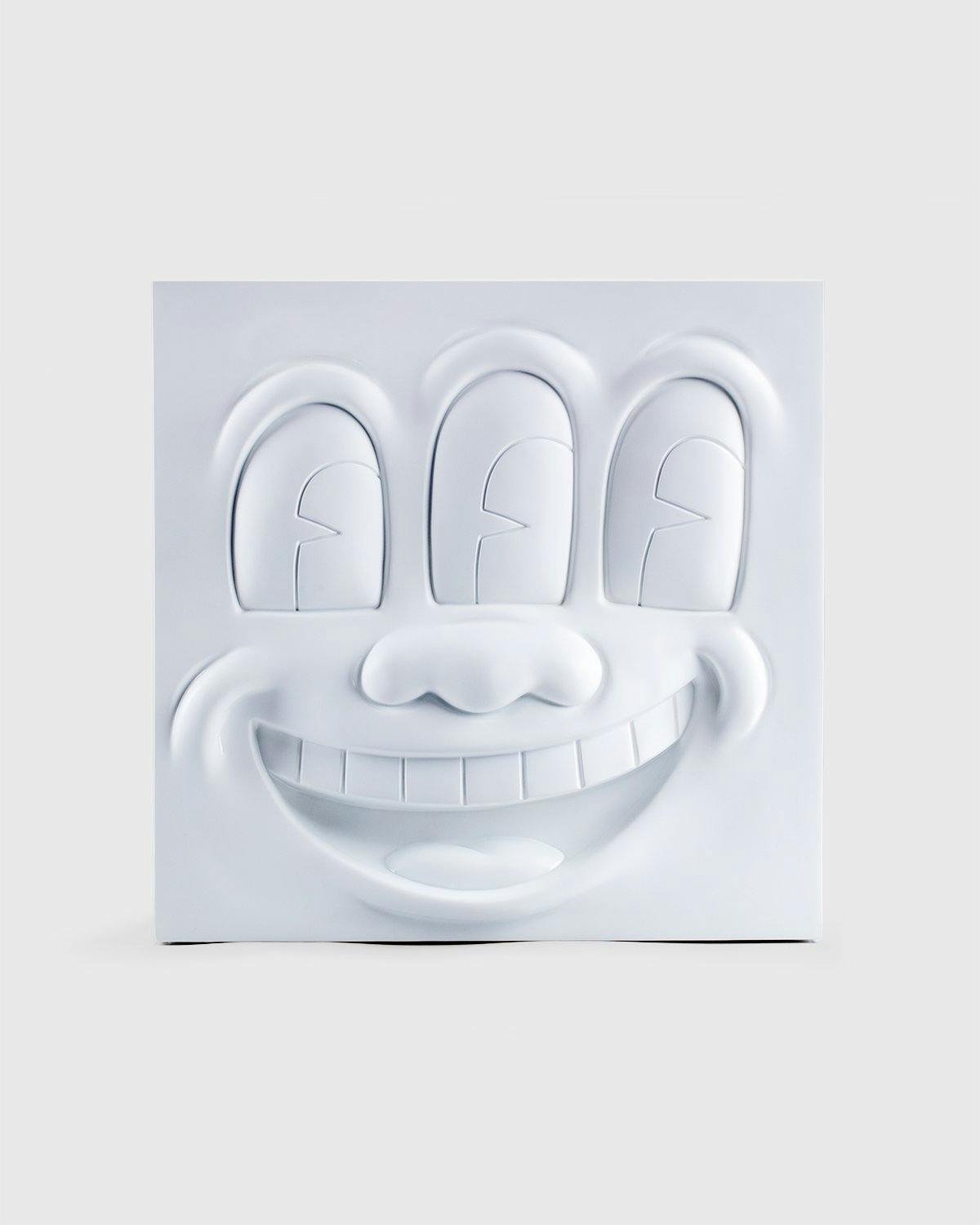 Medicom – Keith Haring Three Eyed Smiling Face Statue White ...