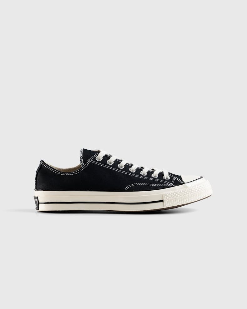 A Guide to Matching Your Pants With Your Sneakers