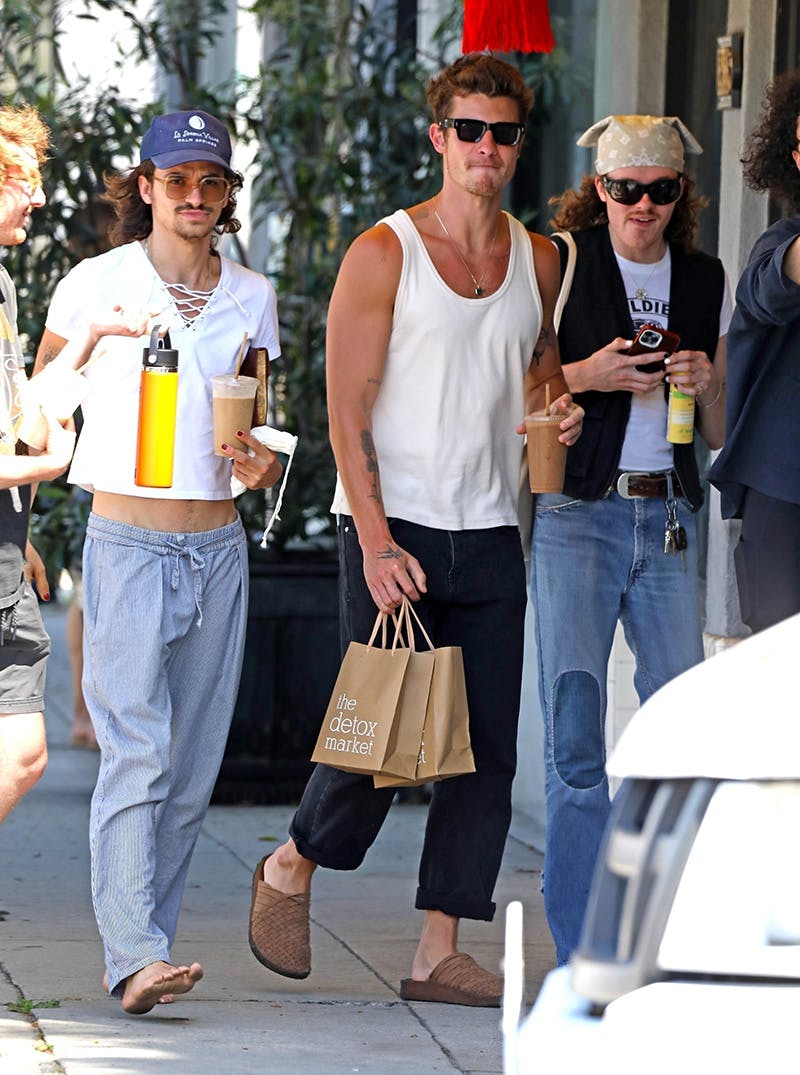 Barefoot King Shawn Mendes Will Not Wear Shoes