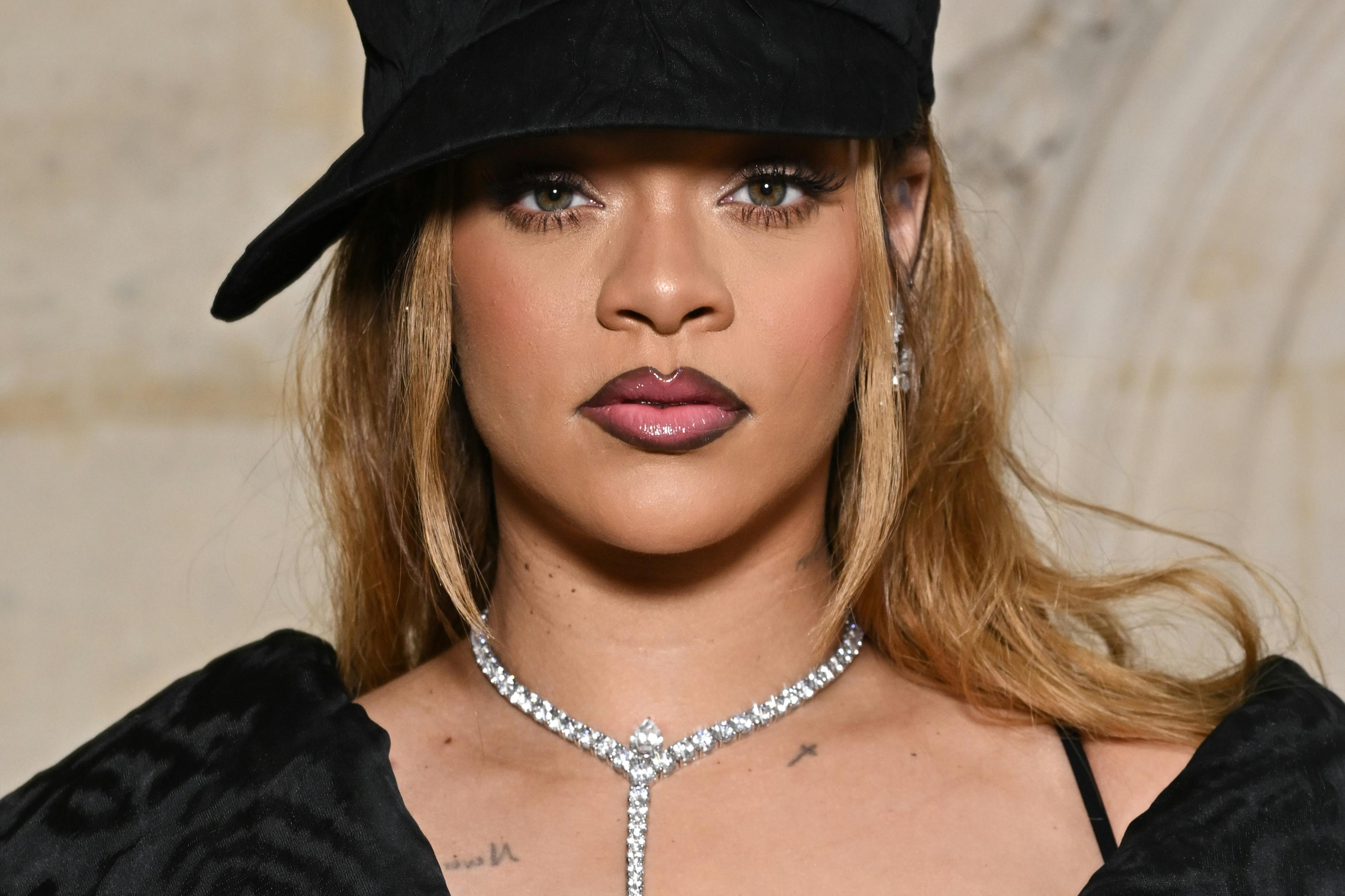 Rihanna's Stylish Return to Dior Couture (This Is Not a Drill) Rihanna's Stylish Return to Dior Couture (This Is Not a Drill)