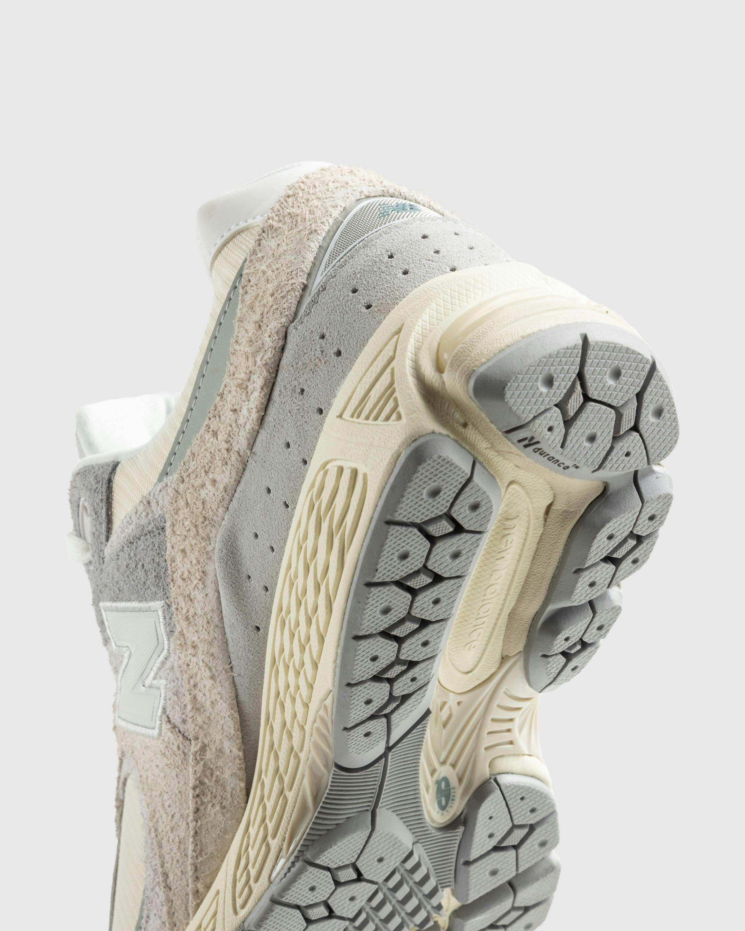 New Balance – M2002REK Linen | Highsnobiety Shop