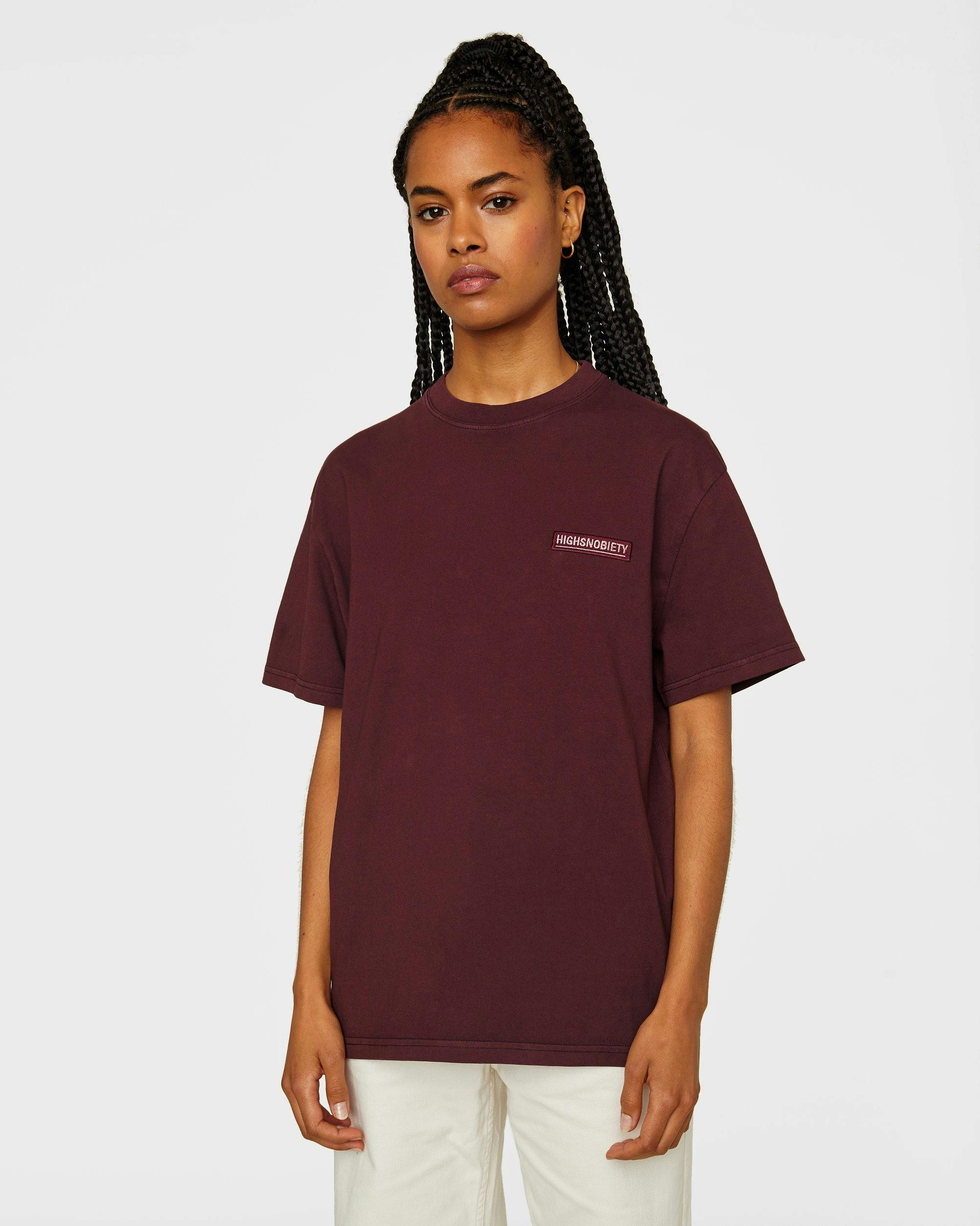 Highsnobiety – Staples T-Shirt Burgundy | Highsnobiety Shop
