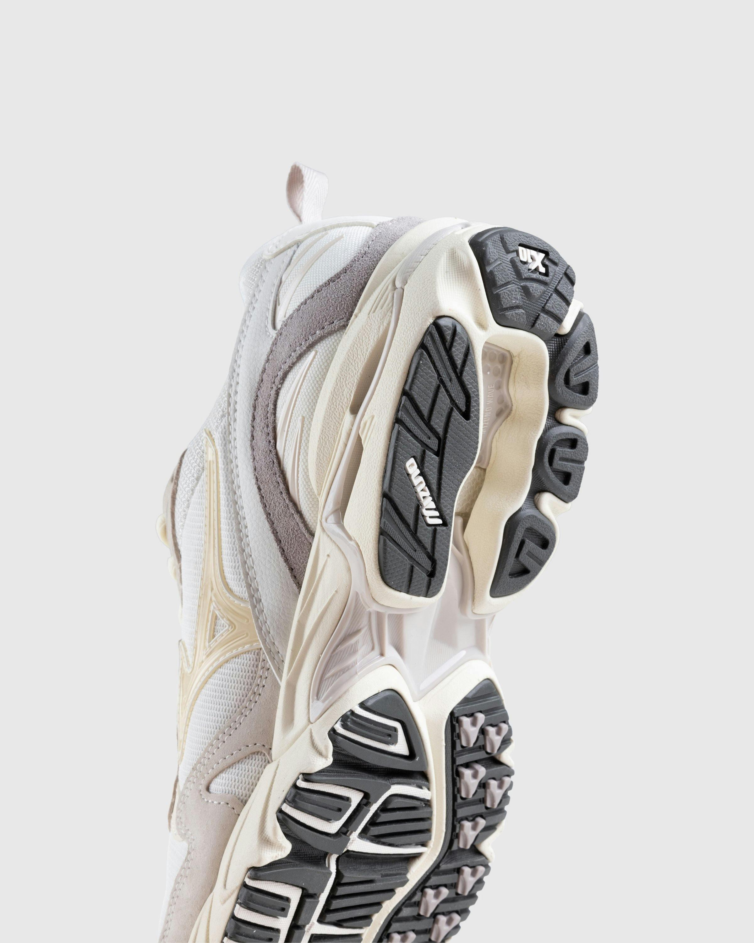 Mizuno – Wave Rider 10 Opal Gray | Highsnobiety Shop