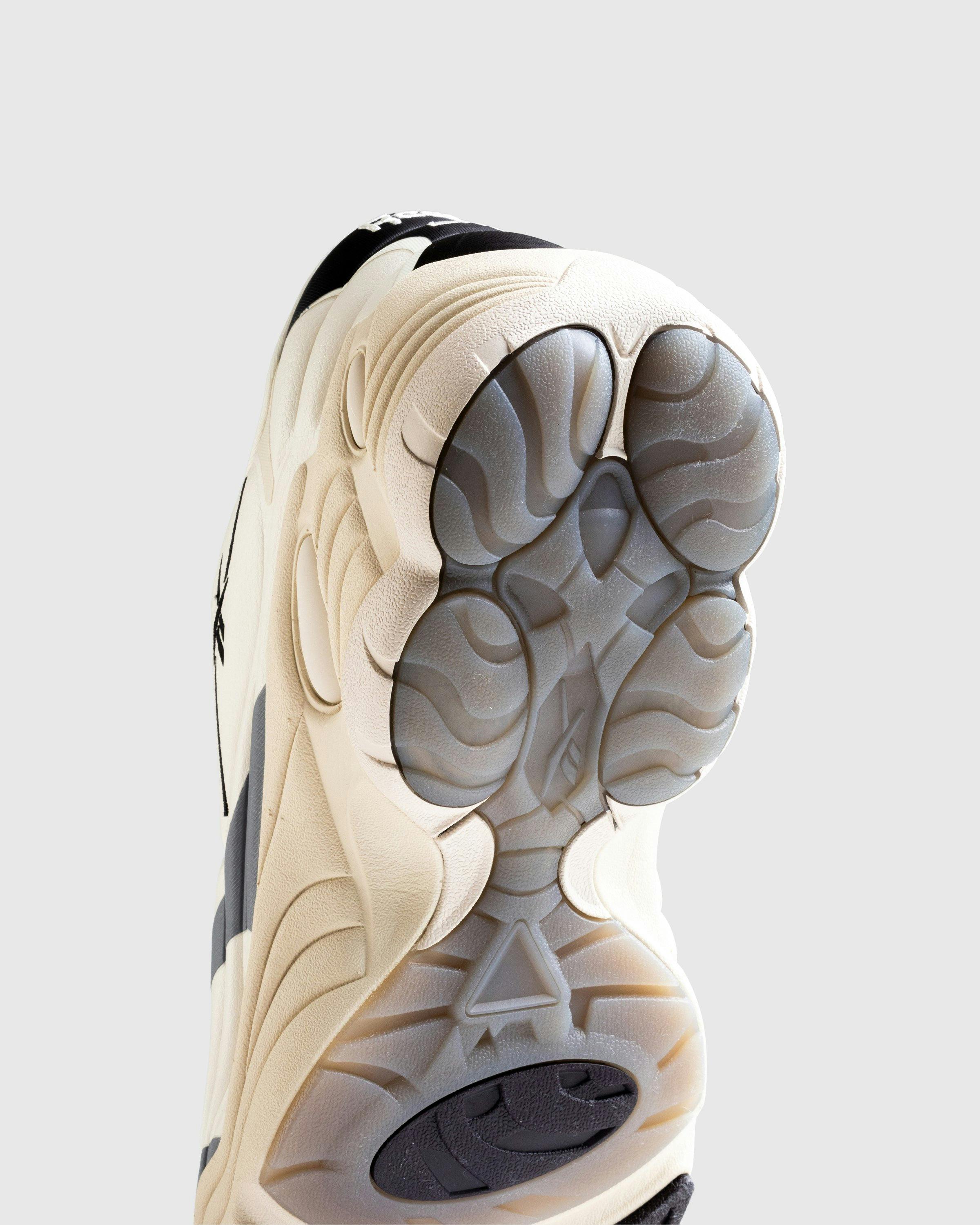 Reebok – DMX Run 6 Modern Cream Gray | Highsnobiety Shop