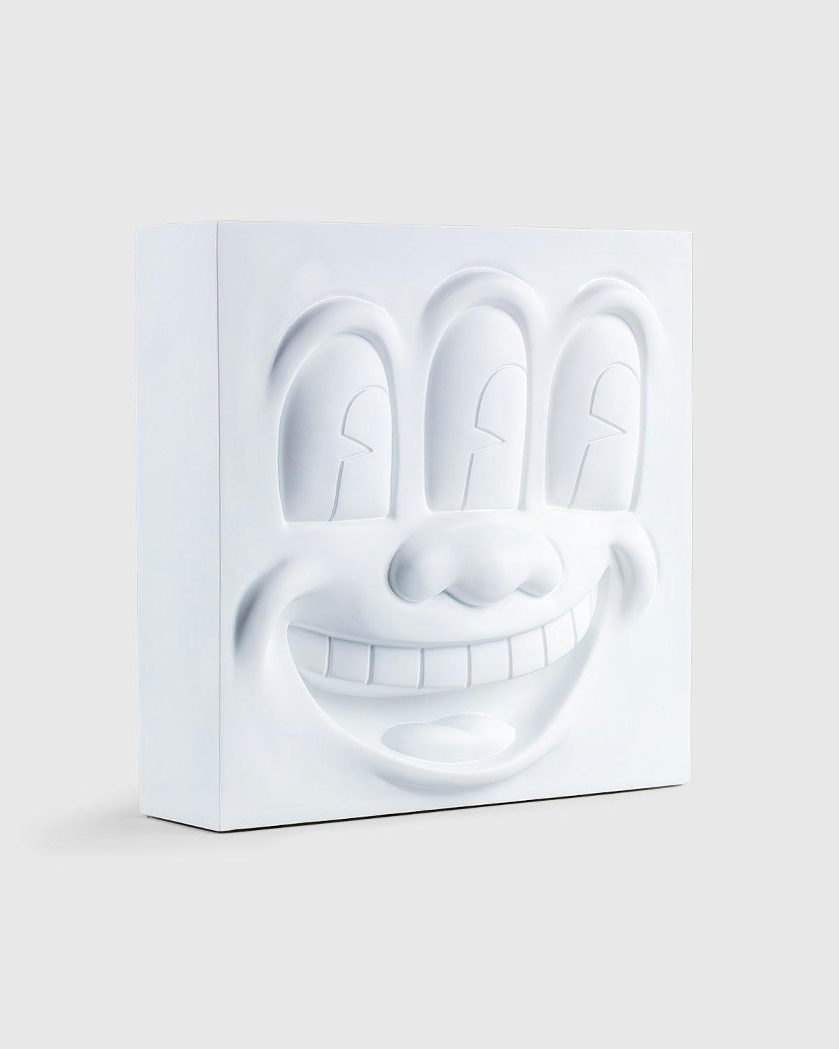 Medicom – Keith Haring Three Eyed Smiling Face Statue White ...