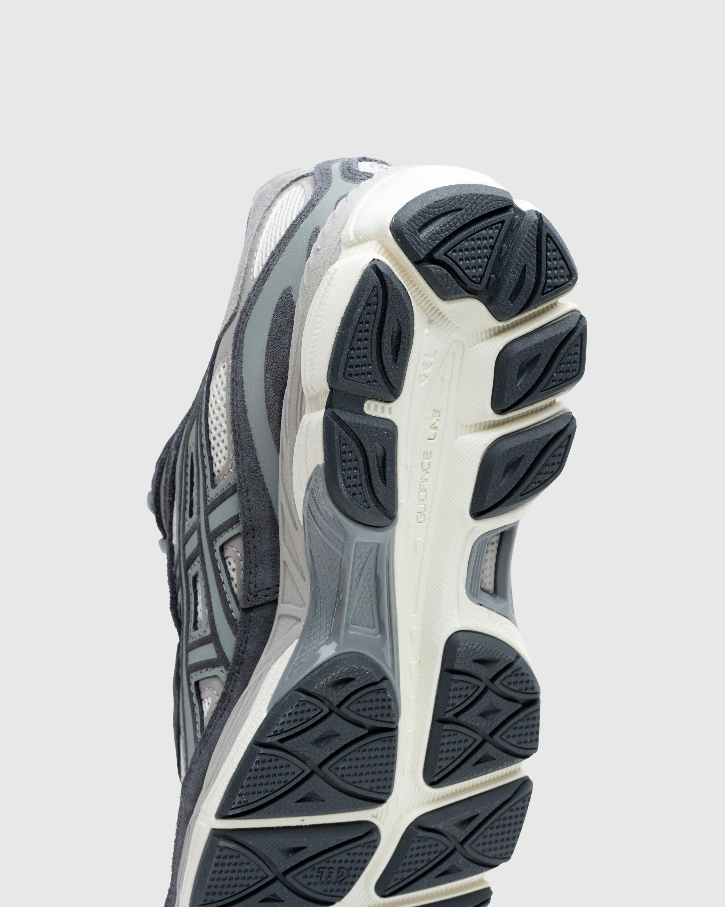 asics – GEL-NYC Oatmeal/Obsidian Grey | Highsnobiety Shop