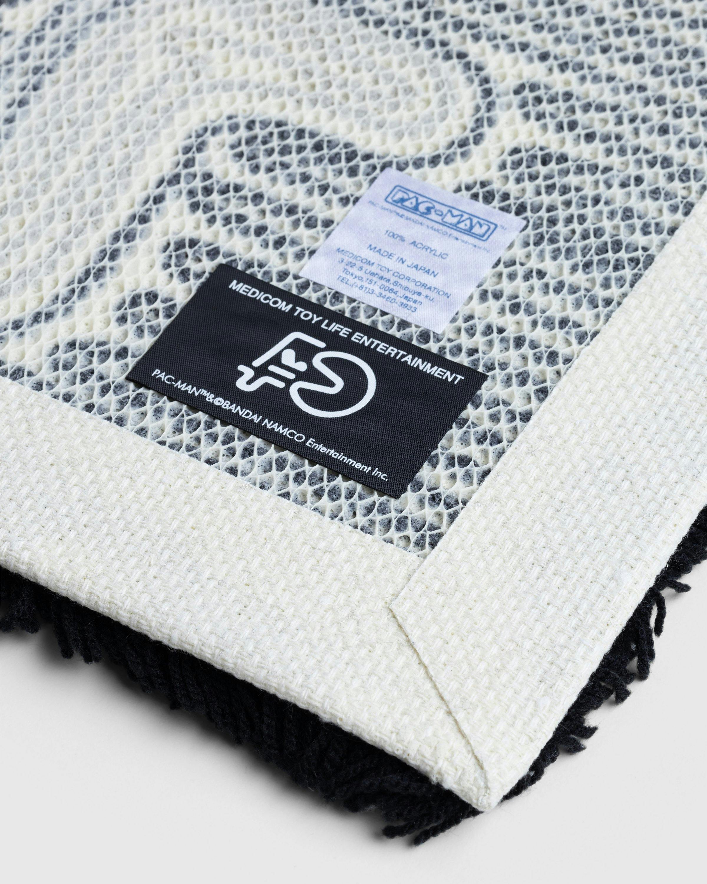 Medicom – Space Invaders Rug 2 Multi | Highsnobiety Shop