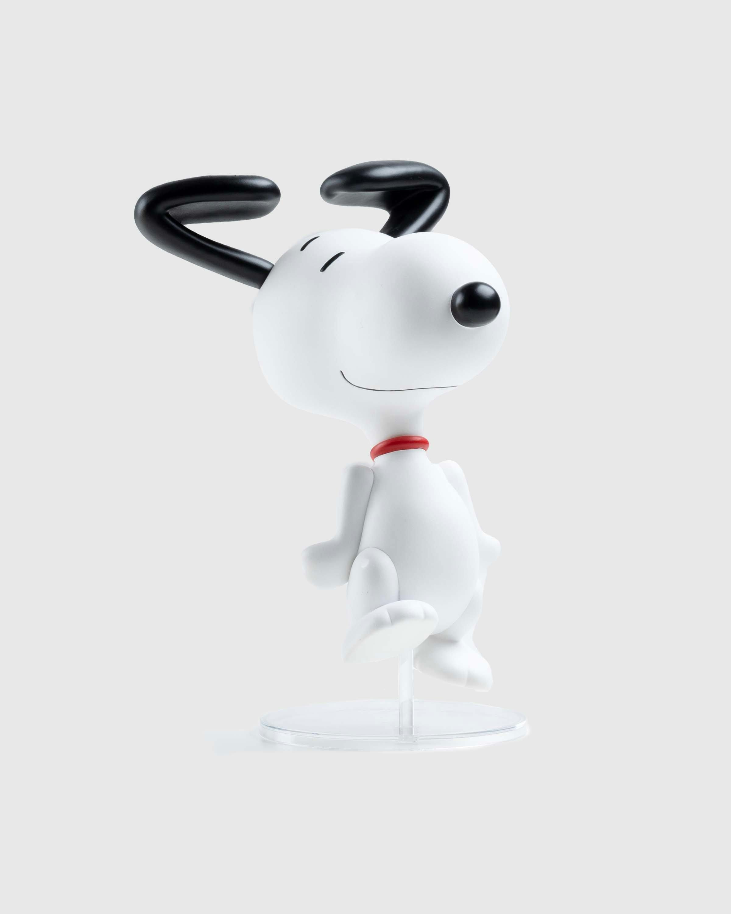 Medicom – VCD Hopping Snoopy 1965 Version White | Highsnobiety Shop