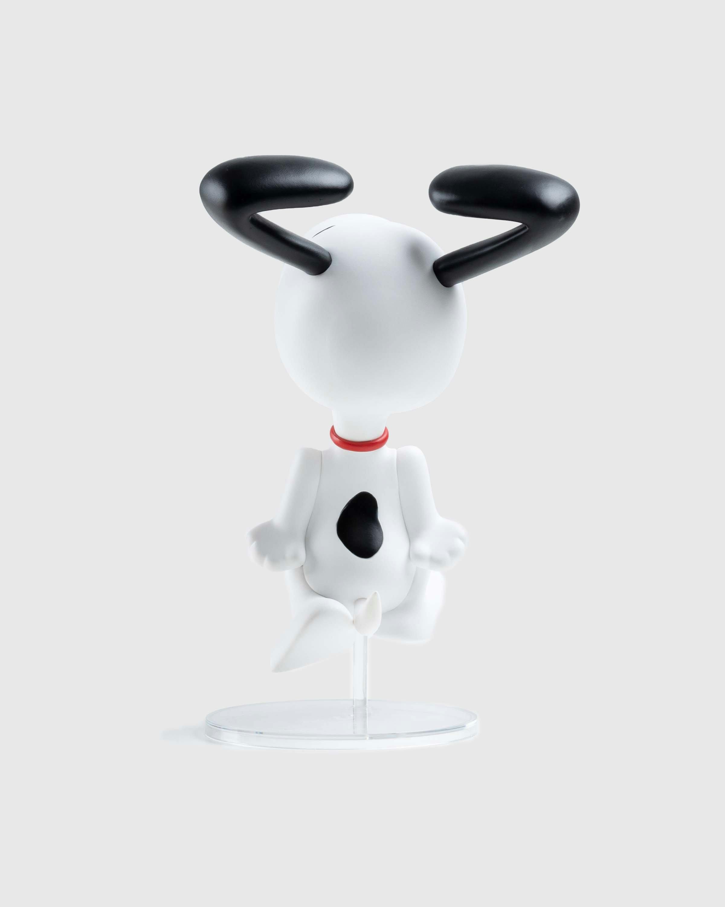 Medicom – VCD Hopping Snoopy 1965 Version White | Highsnobiety Shop