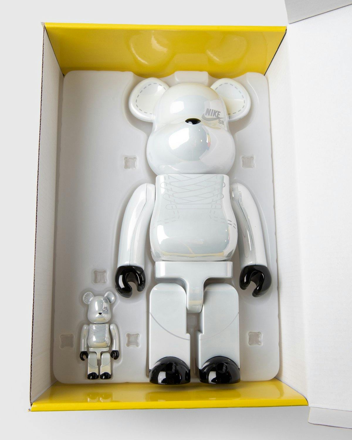 Medicom – Be@rbrick Nike SB 2020 400% and 100% Set White | Highsnobiety ...