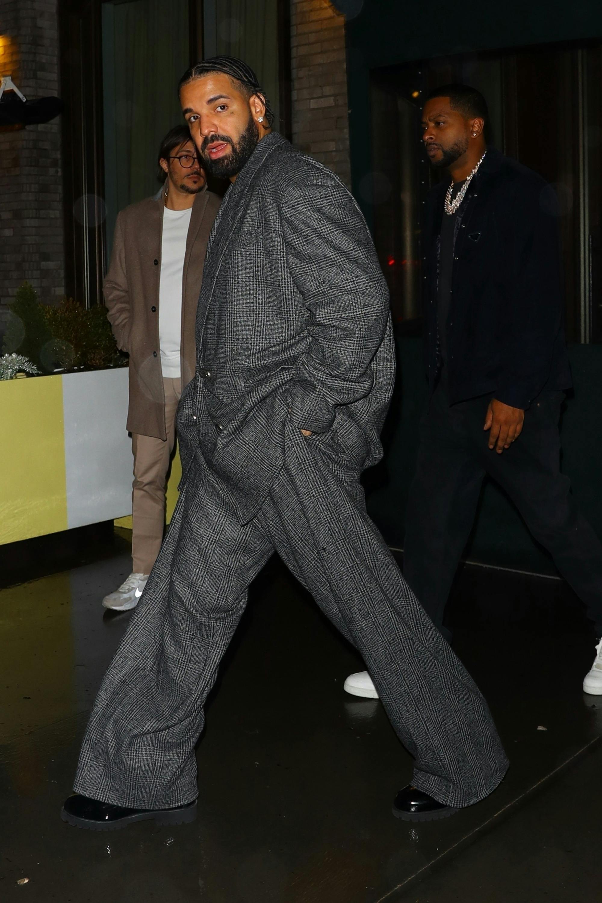 Who is the Best-Dressed Rapper? Kendrick Lamar or Drake?