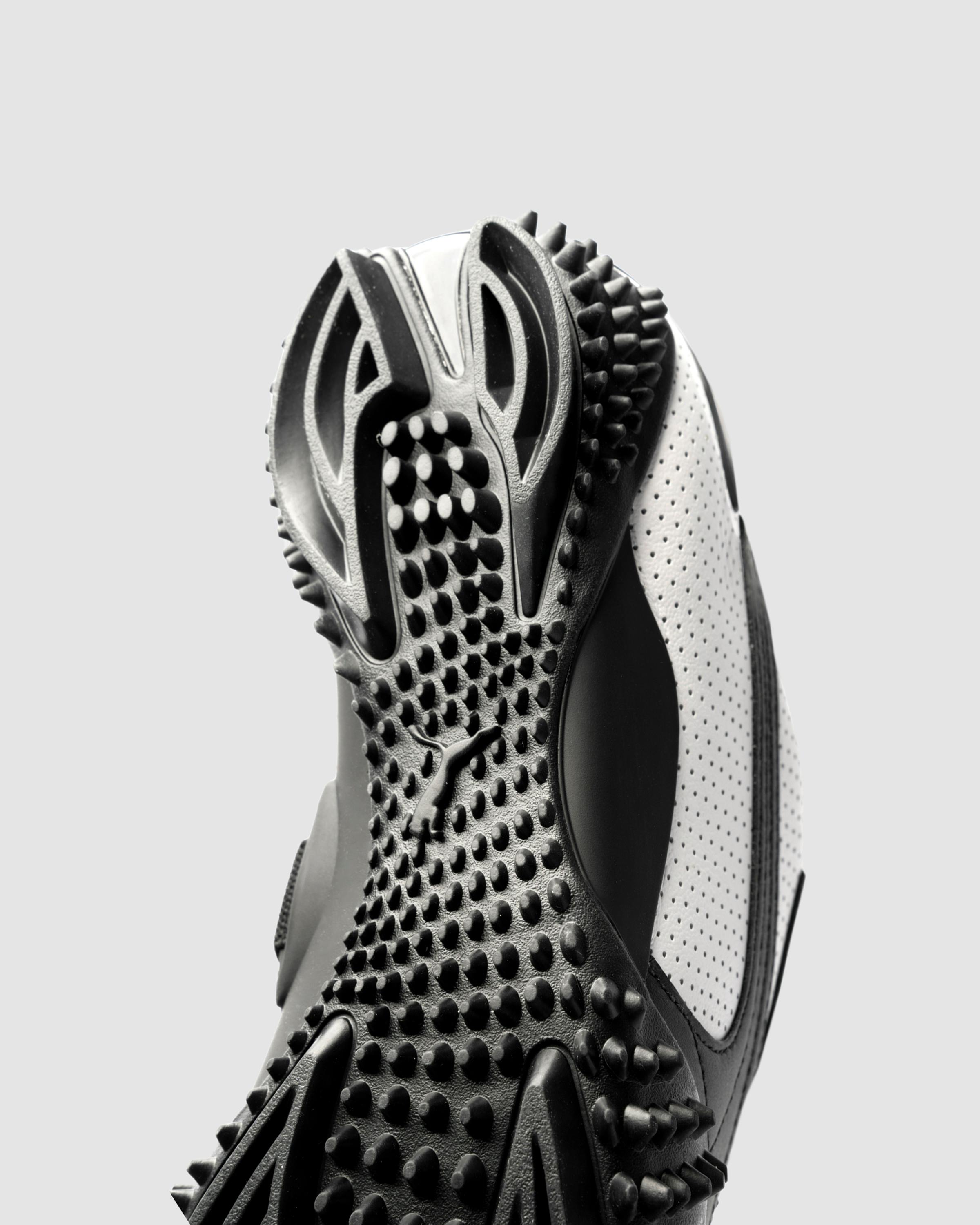 Puma – Mostro Perf PUMA Black/PUMA White | Highsnobiety Shop