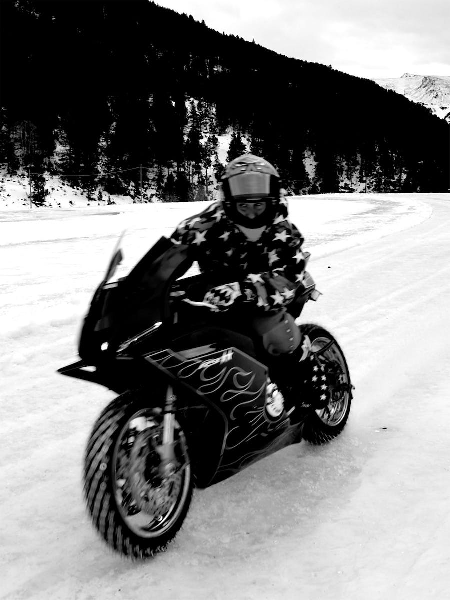 TwoJeys x Yamaha R9-25 Is a Motorcycle Treated Like Jewelry