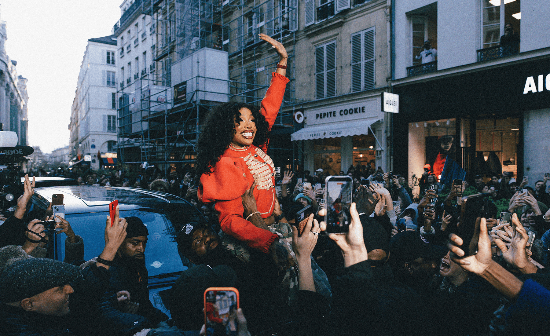 VANSZA Goes Off The Wall For PFW