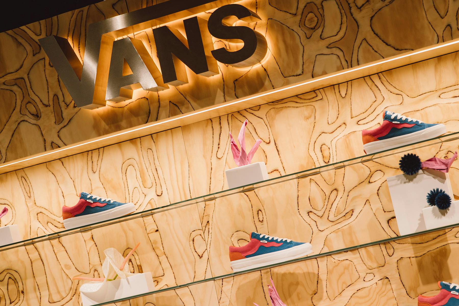 VANSZA Goes Off The Wall For PFW