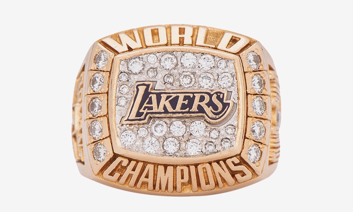 Kobe Bryant‘s 2000 NBA Championship Ring Sells for $206K