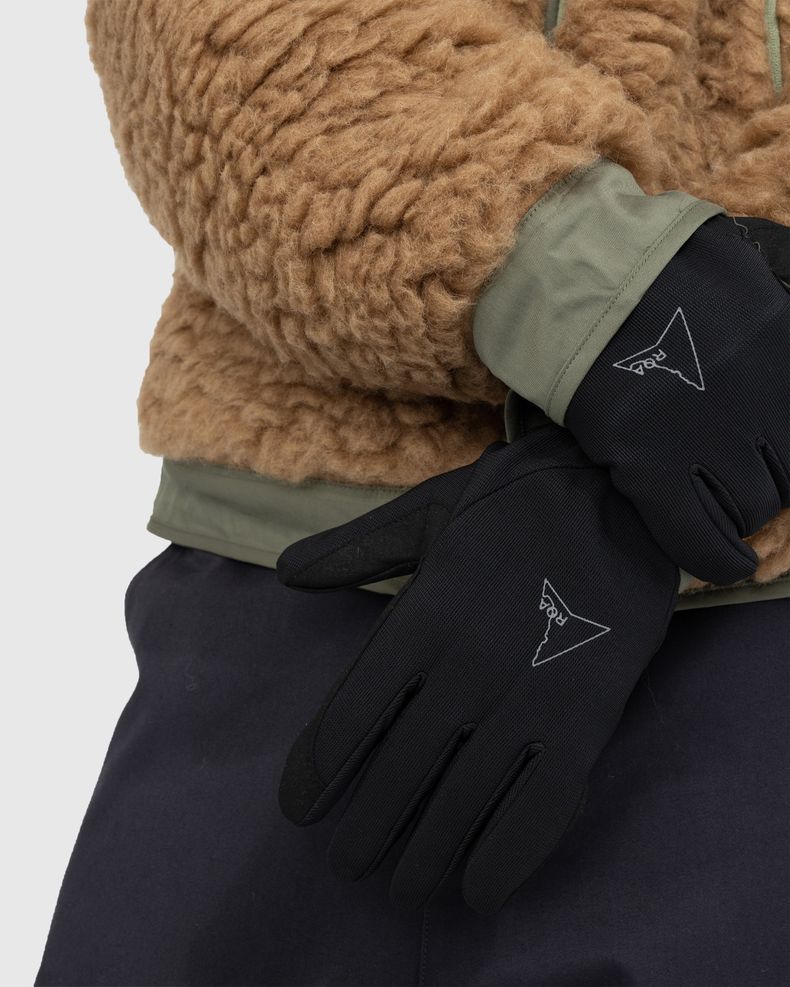 ROA – Technical Gloves Black | Highsnobiety Shop