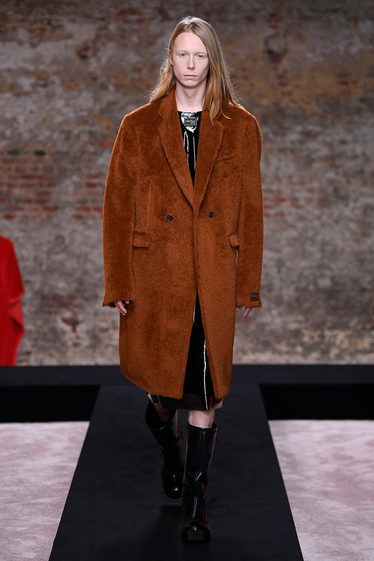 Raf Simons Fall/Winter 2022 Men's & Women's Runway Collection
