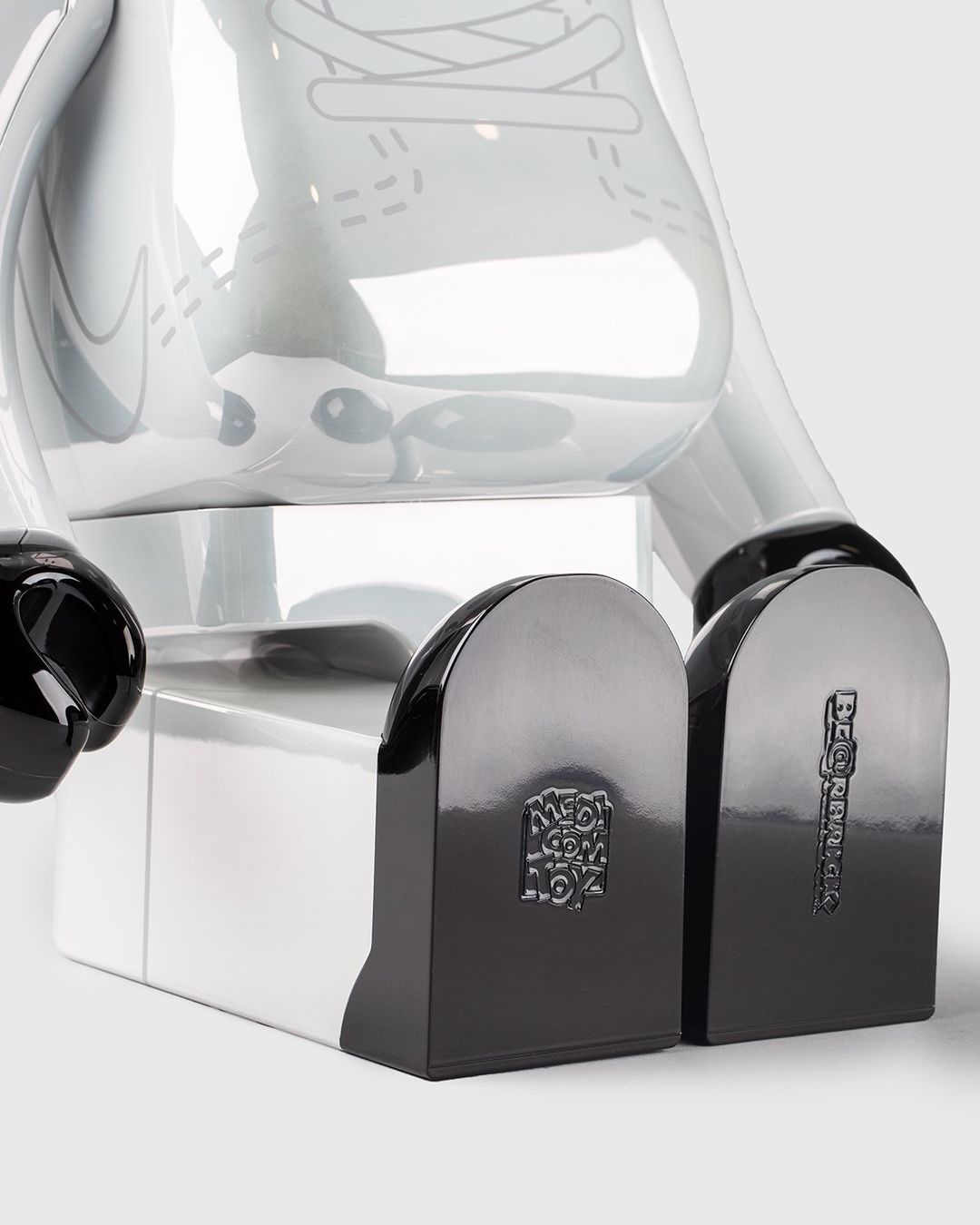 Medicom – Be@rbrick Nike SB 2020 1000% White | Highsnobiety Shop