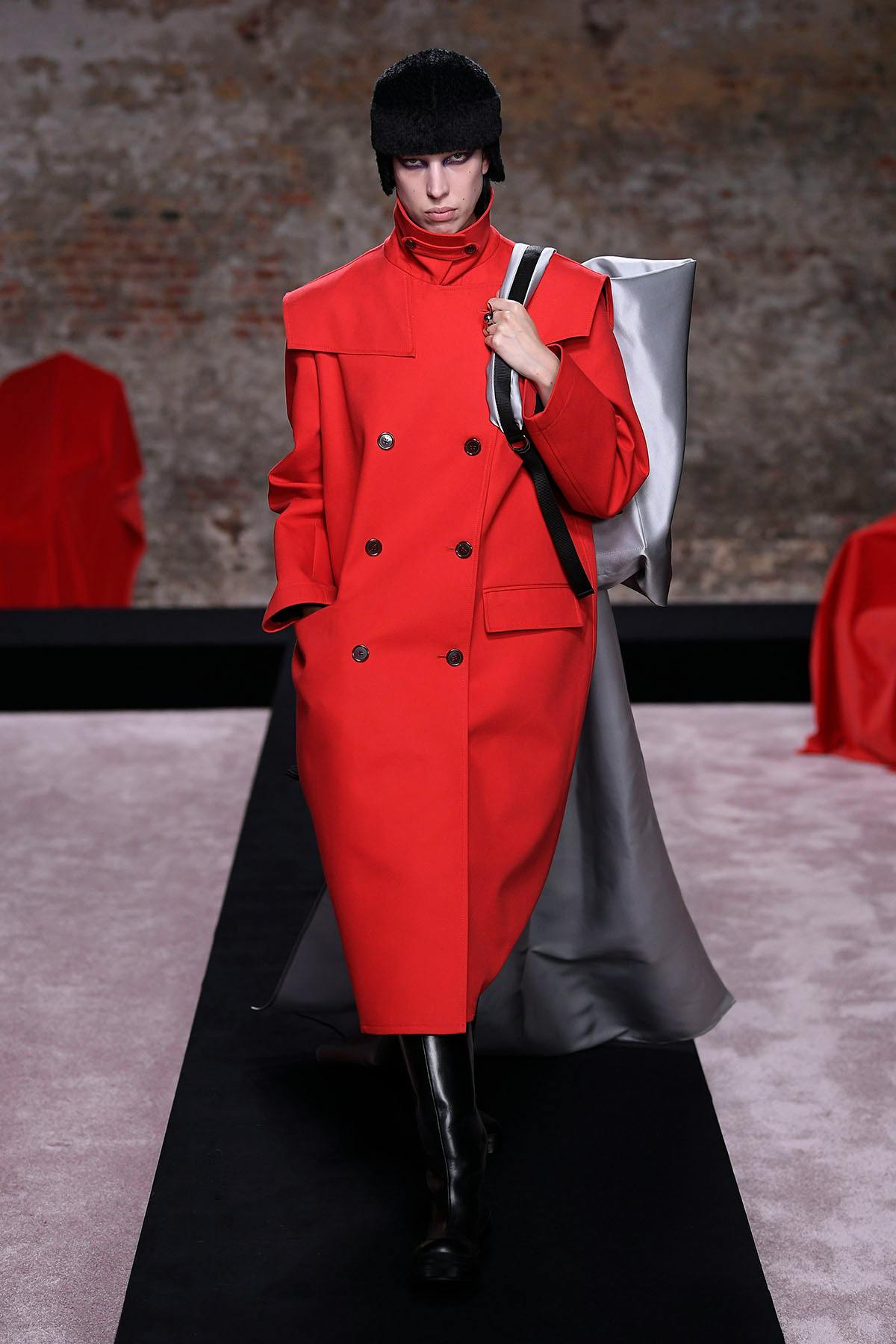 Raf Simons Fall/Winter 2022 Men's & Women's Runway Collection