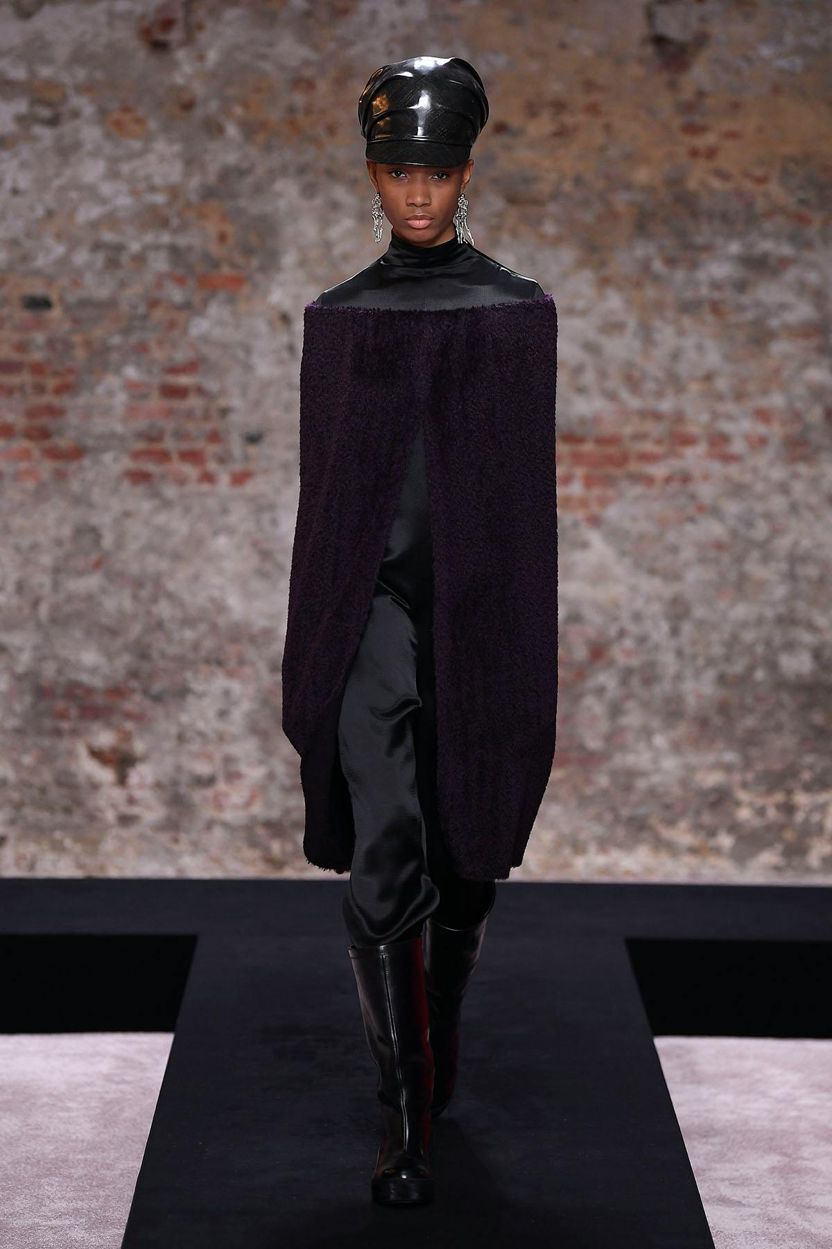 Raf Simons Fall/Winter 2022 Men's & Women's Runway Collection