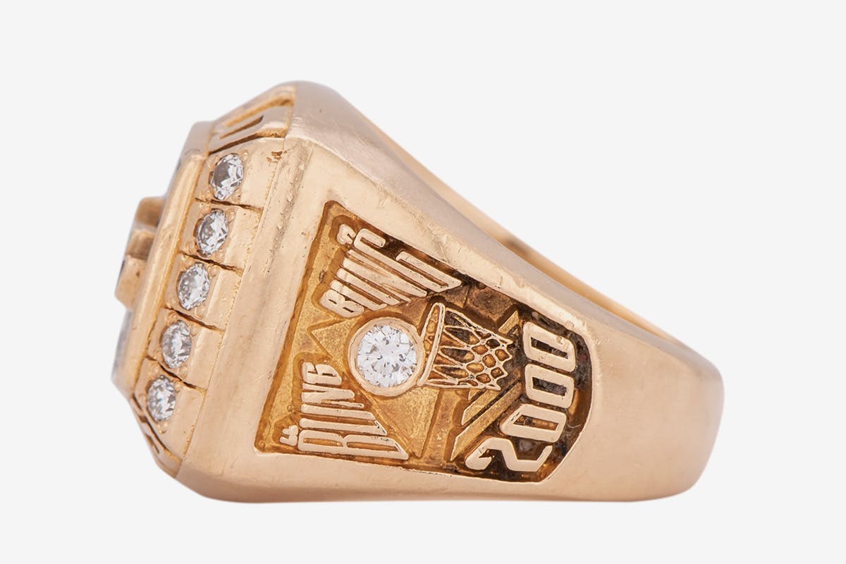 Kobe Bryant‘s 2000 NBA Championship Ring Sells for $206K
