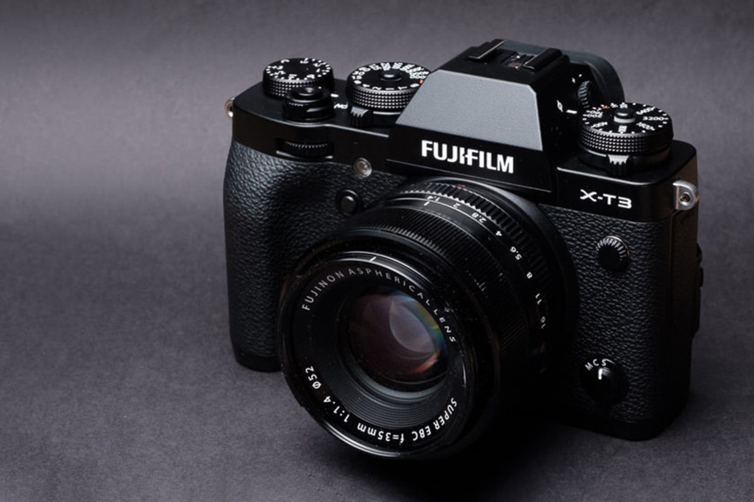 6 Compact Cameras that Beat Snapping On Your Phone Every Time