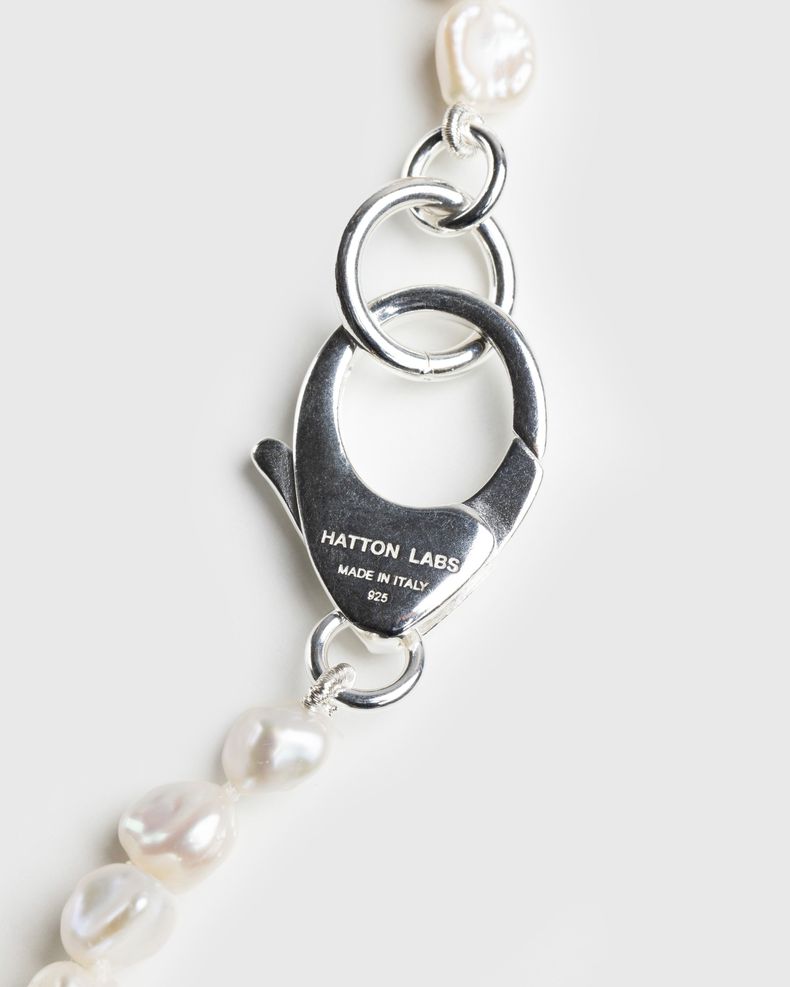 Hatton Labs – Classic Pearl Bracelet White | Highsnobiety Shop