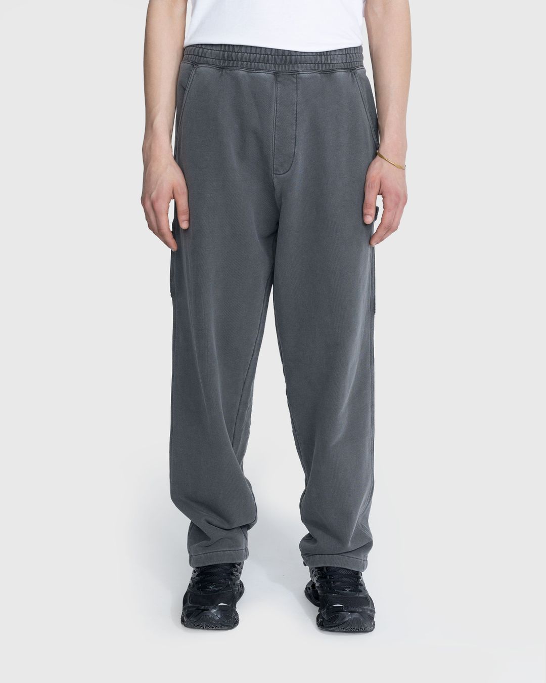 Carhartt WIP – Arling Single Knee Sweatpant Garment-Dyed Black ...