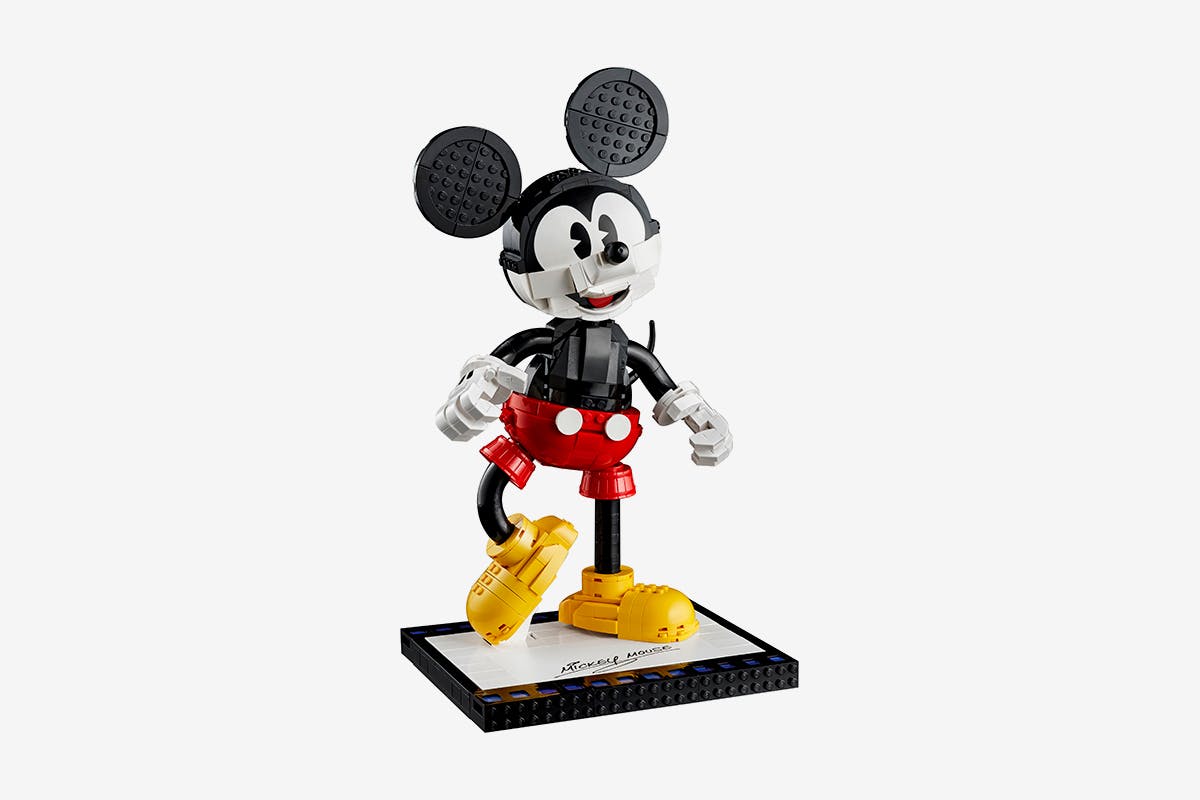 LEGO Unveils Mickey Mouse & Minnie Mouse Collectible Set