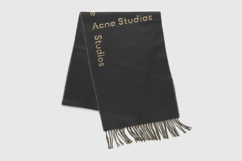 How To Wear a Balaclava Using A Scarf