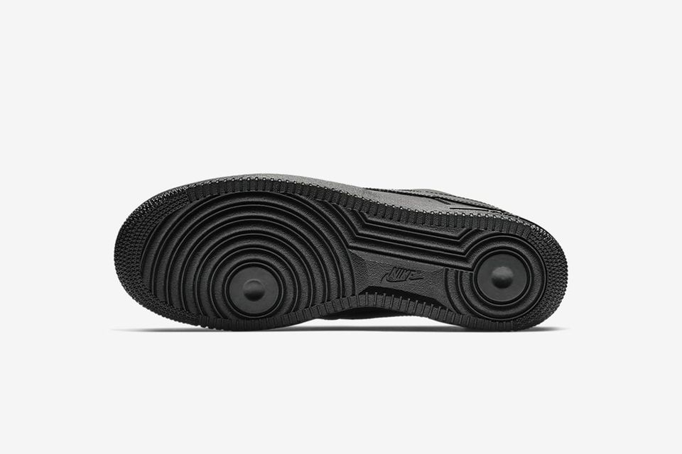 11 of Our Favorite Black Nike Sneakers to Cop Right Now