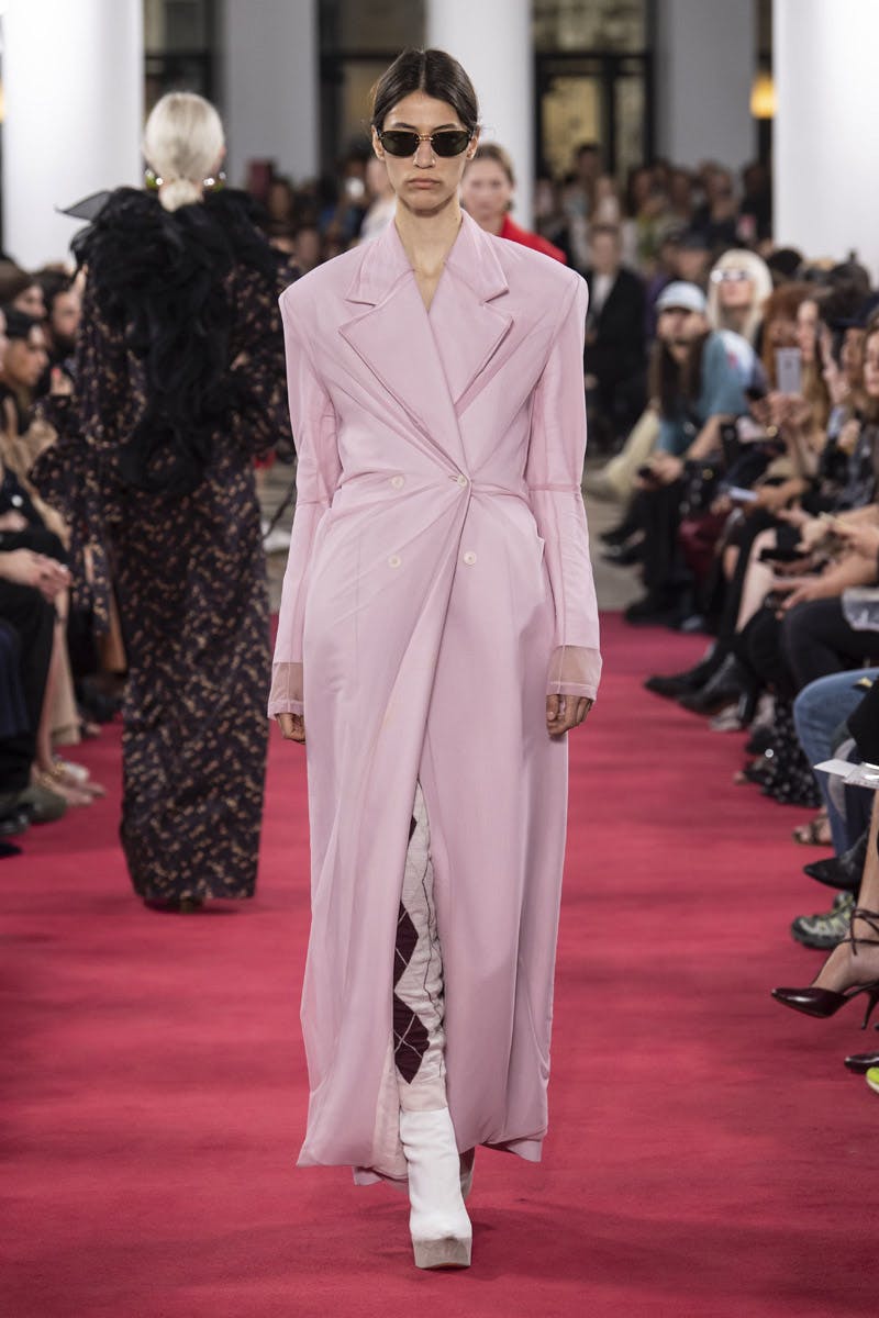 Y/Project SS19 Womenswear: Contemporary Glamour