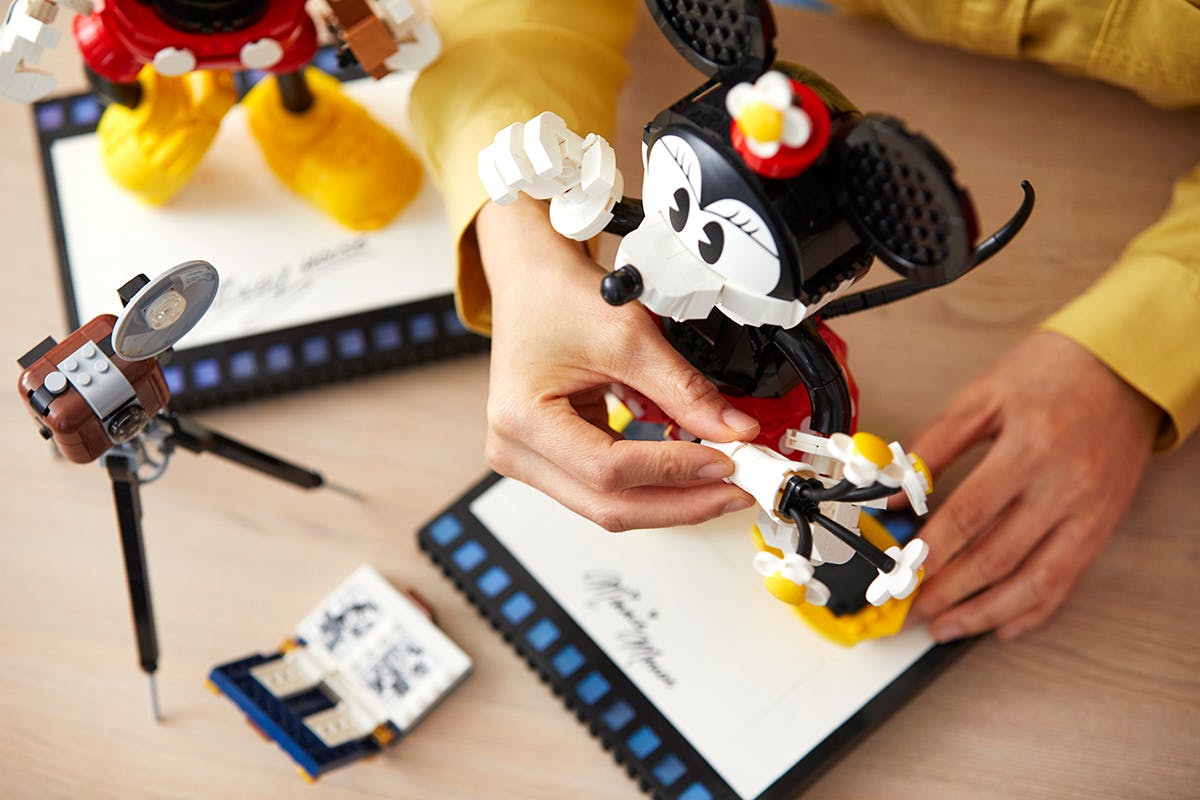 LEGO Unveils Mickey Mouse & Minnie Mouse Collectible Set