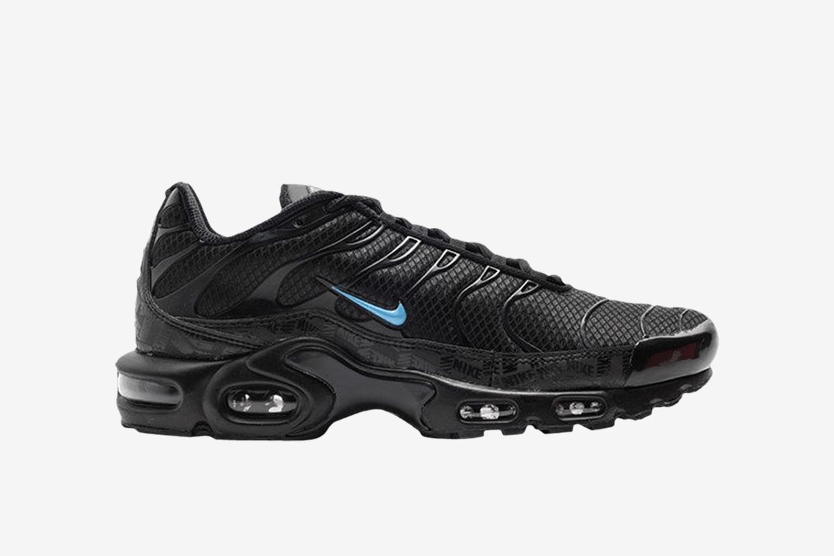 10 of the Best University Blue Nike Sneakers for Spring 2021