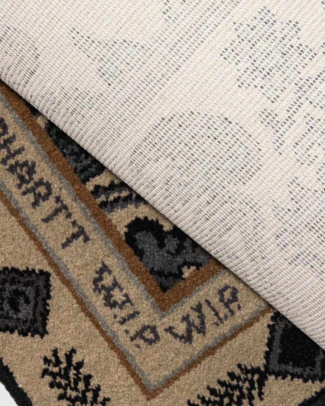Carhartt WIP – Verse Rug | Highsnobiety Shop