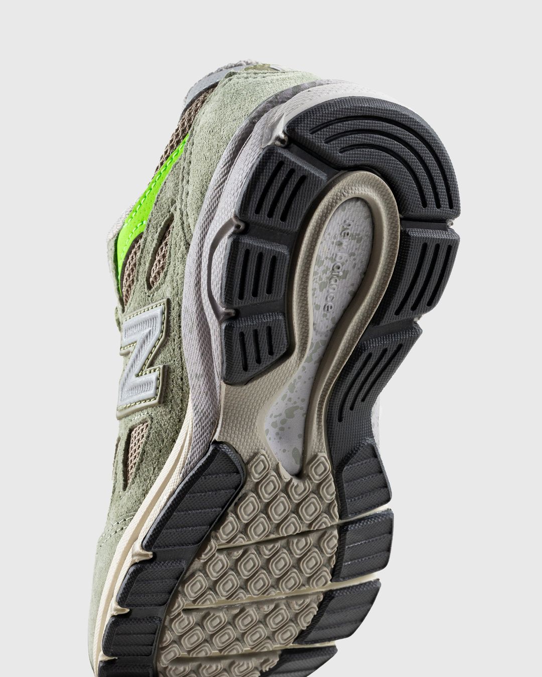 Patta x New Balance – Made in USA 990v3 Olive/White Pepper ...