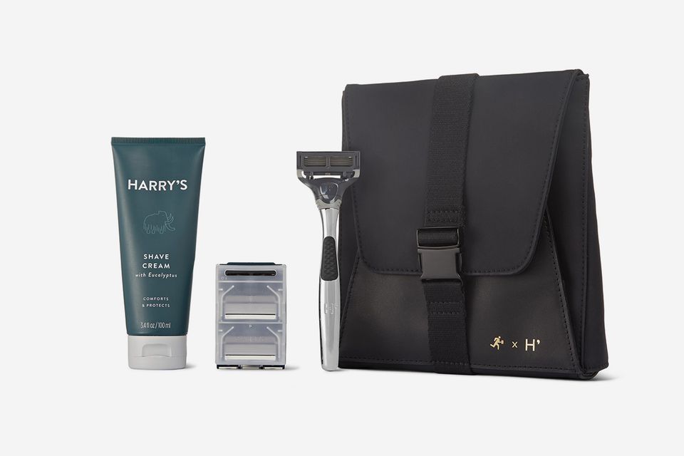 10 Small Travel Essentials for Grooming on the Go