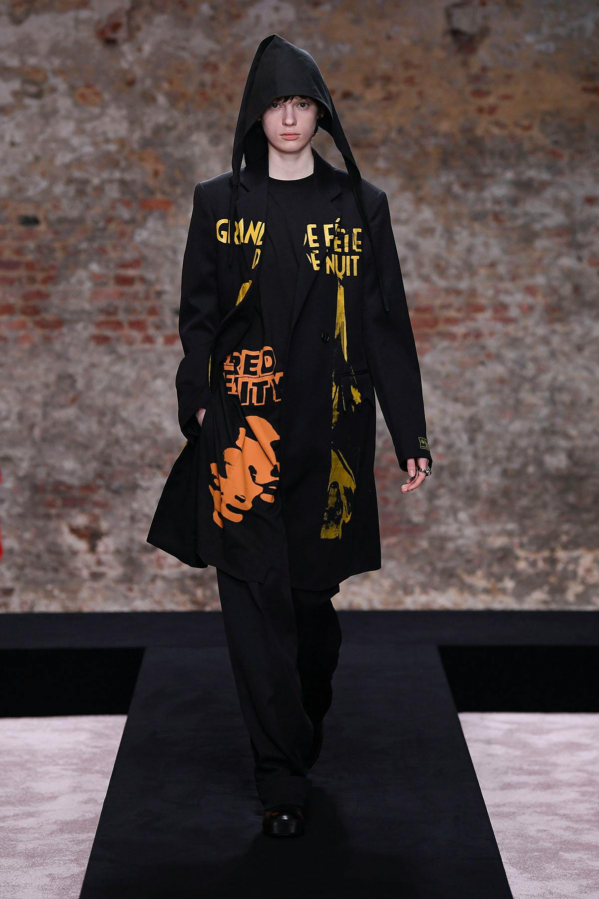 Raf Simons Fall/Winter 2022 Men's & Women's Runway Collection