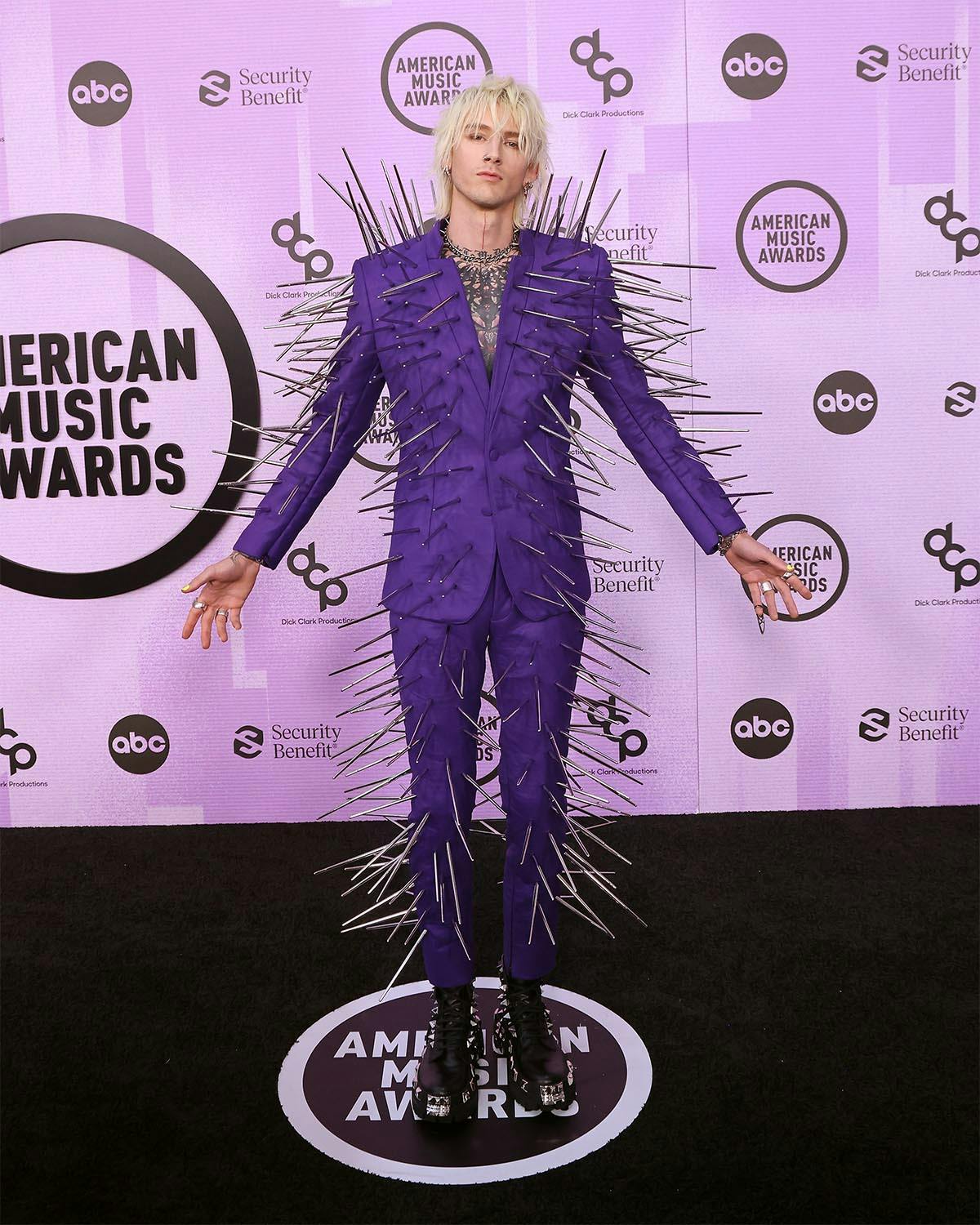 Machine Gun Kelly’s 2022 AMA Outfit Is Covered in Spikes Machine Gun Kelly’s 2022 AMA Outfit Is Covered in Spikes