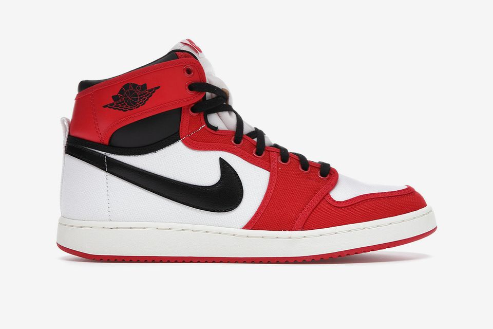 Nike Jordan 1 Chicago History: The Best Pairs & Collabs