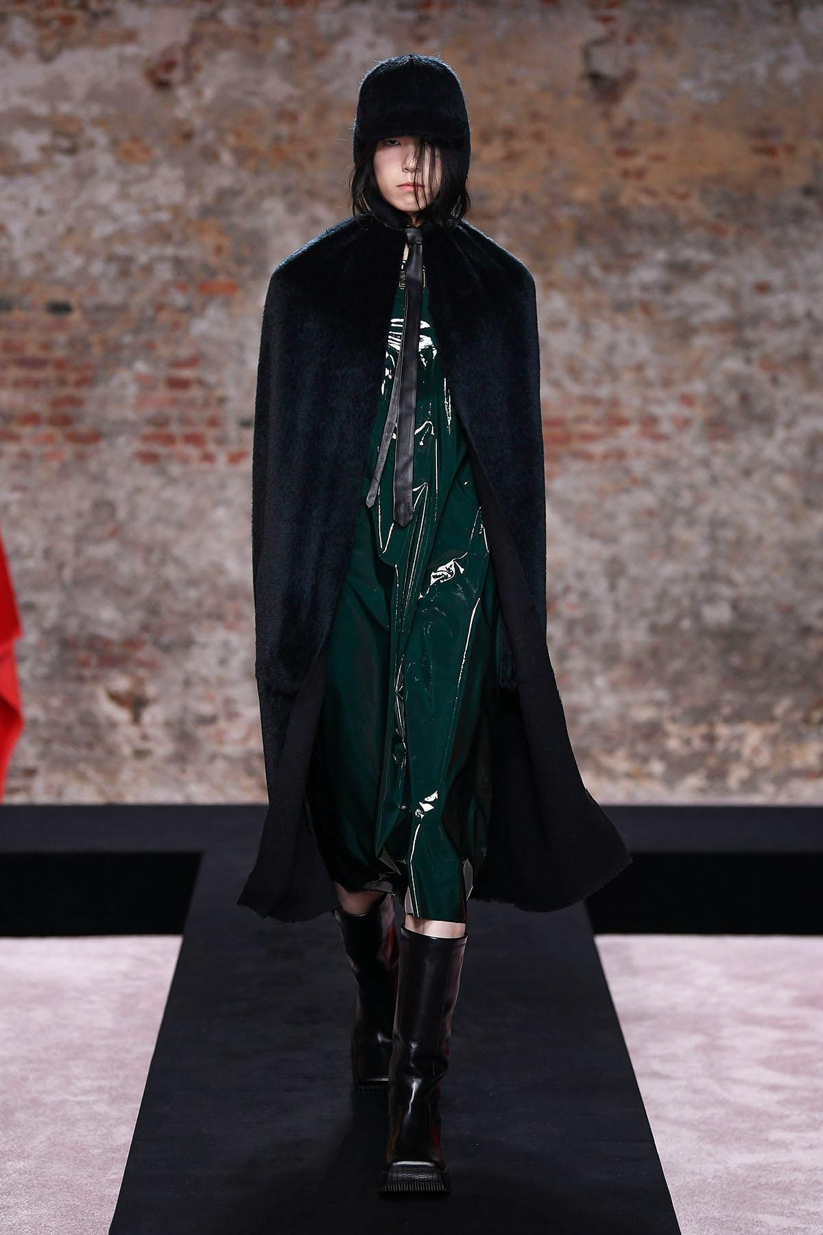 Raf Simons Fall/Winter 2022 Men's & Women's Runway Collection