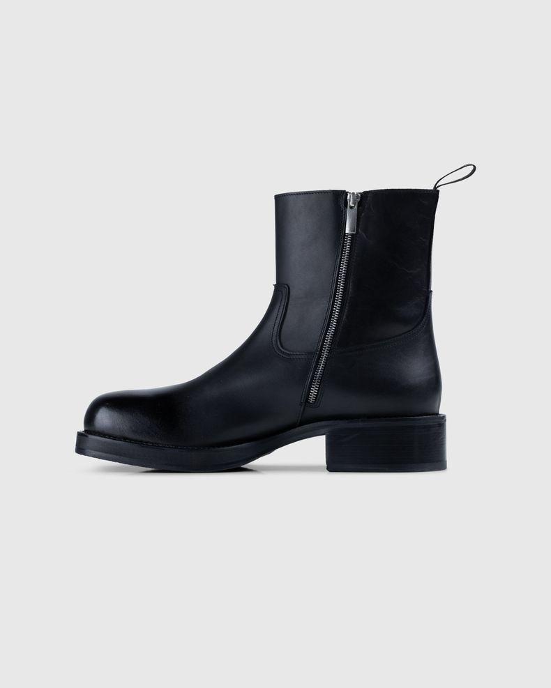 Acne Studios – Sprayed Leather Ankle Boots Black | Highsnobiety Shop