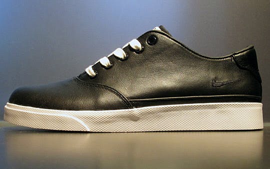 Nike Pepper Low - Black