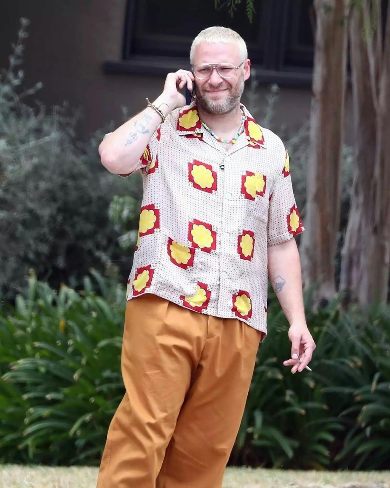 Seth Rogen's Platinum-Blonde Hair Is Summer 2022 Outfit Inspo