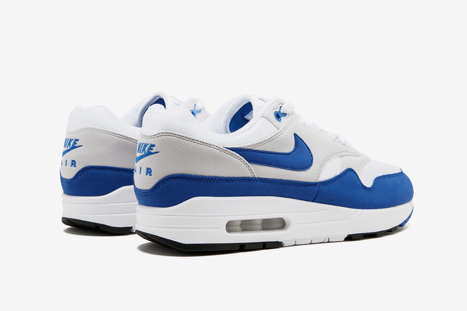 Here's How to Wear Pantone's Color of the Year 2020