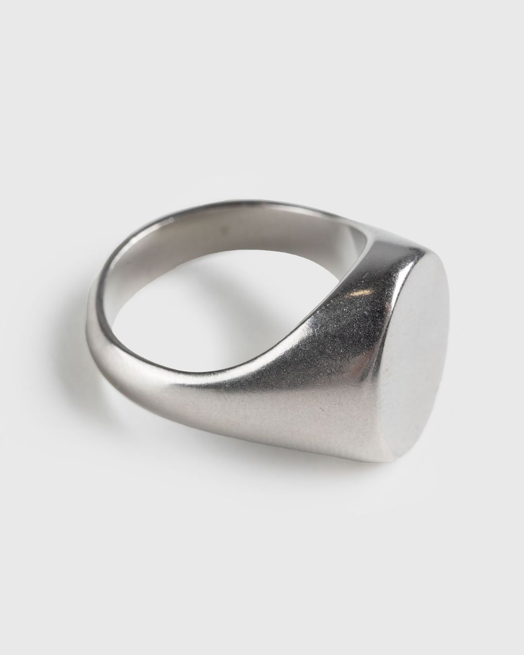 Maison Margiela – Chevalier Ring Silver | Highsnobiety Shop